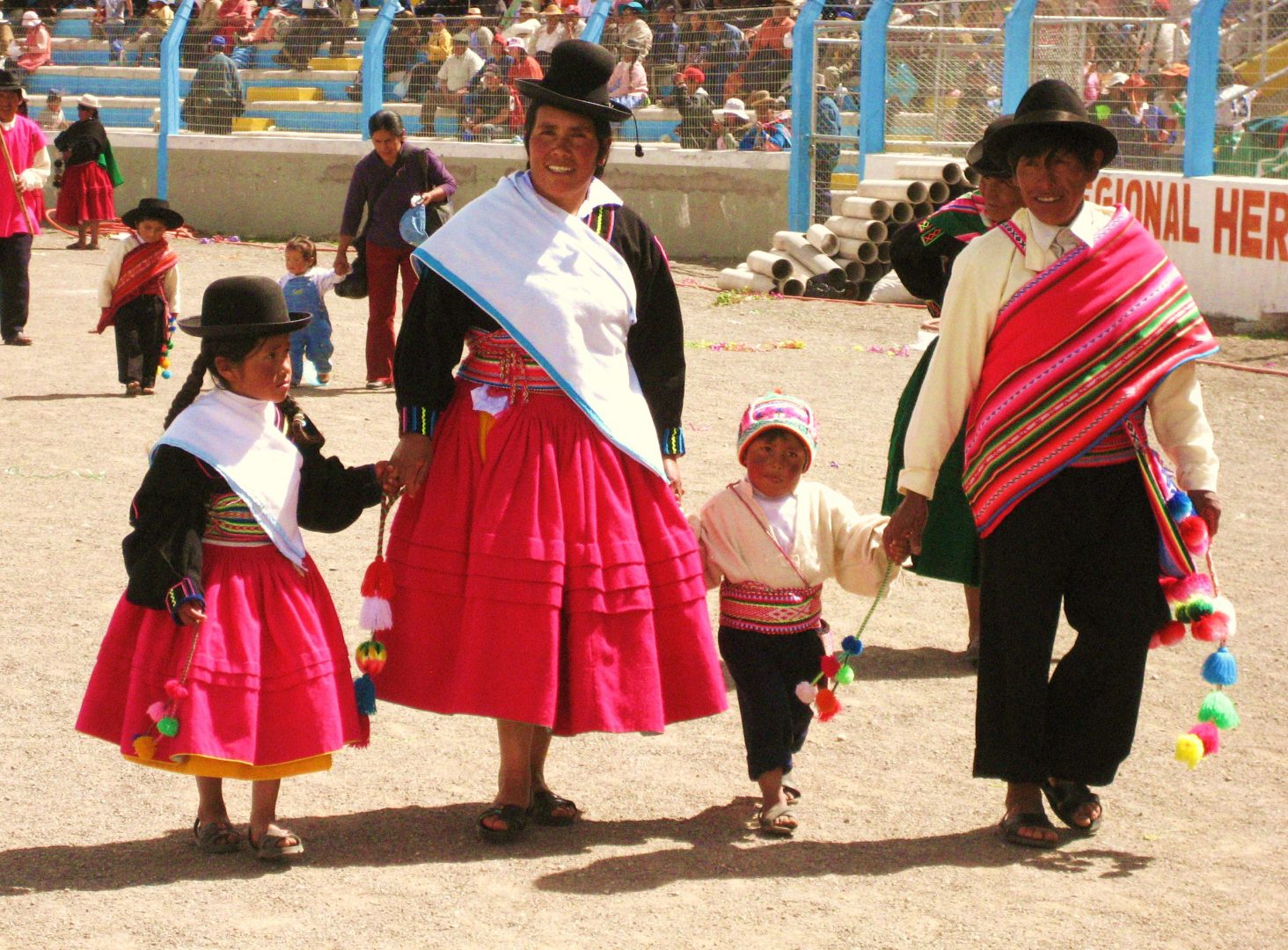 Polleras: All Dressed Up – Aracari Travel